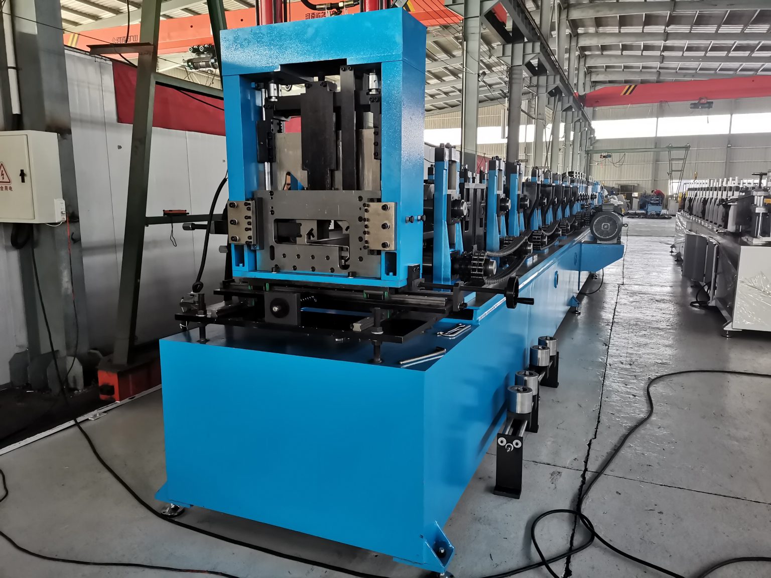 80-300mm 1.5-3mm C Purlin Z Purlin roll forming machine working video