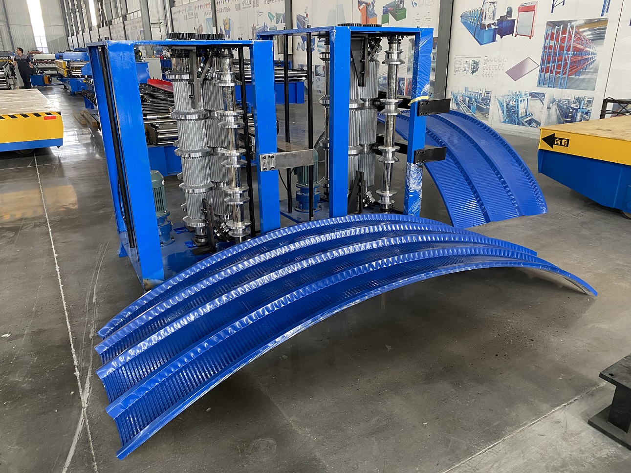 Horizontal and vertical roofing sheet curving machine